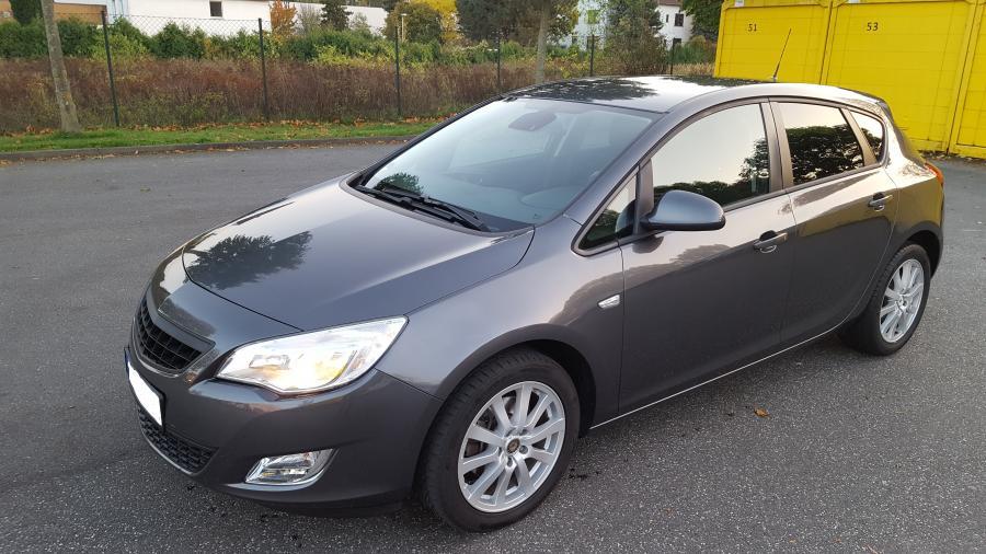 Opel - Astra Design Edition EZ 07/2011