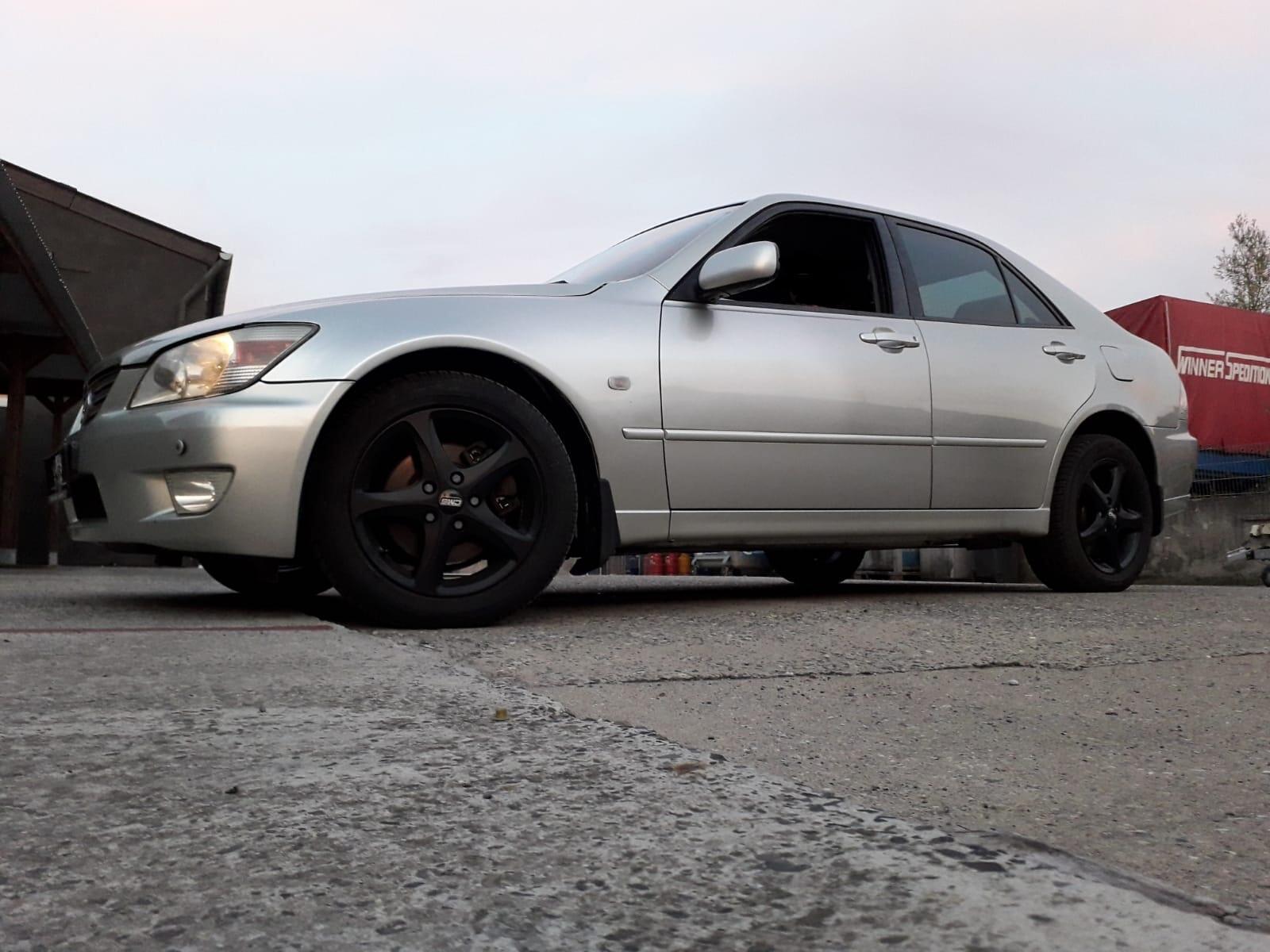 Lexus - IS 200 EZ 09/1999